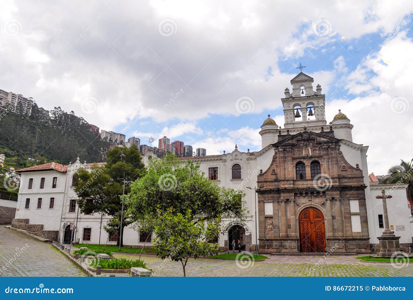 Iglesia De La Vecindad De Guapulo En Quito Imagen editorial - Imagen de ...