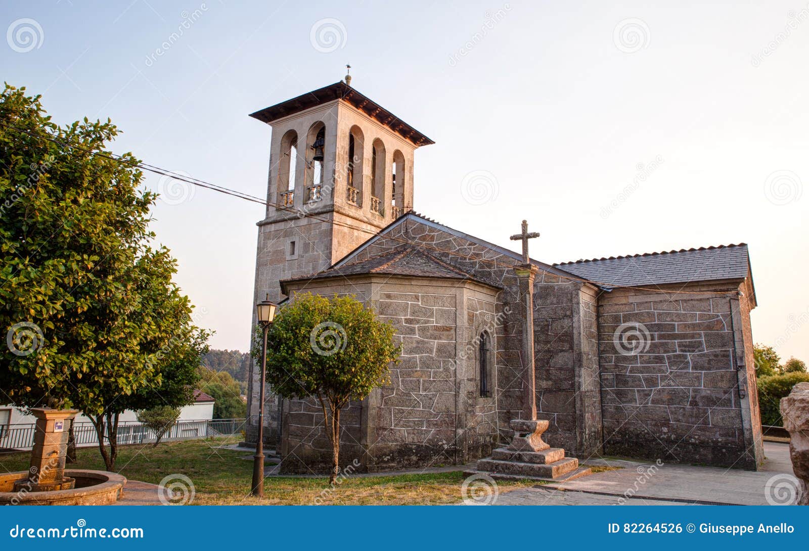 Iglesia De San Tirso, Palas De Rey Foto de archivo - Imagen de ...