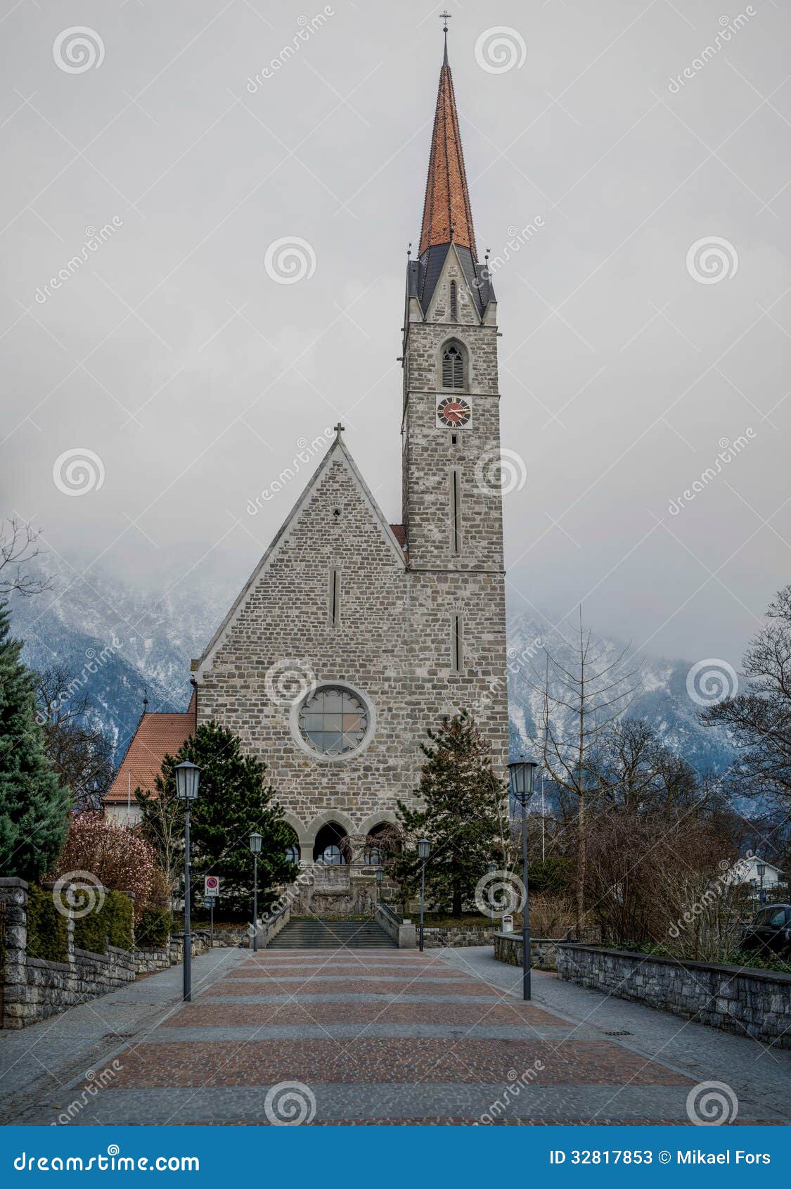 Iglesia de Schaan imagen de archivo. Imagen de nublado - 32817853