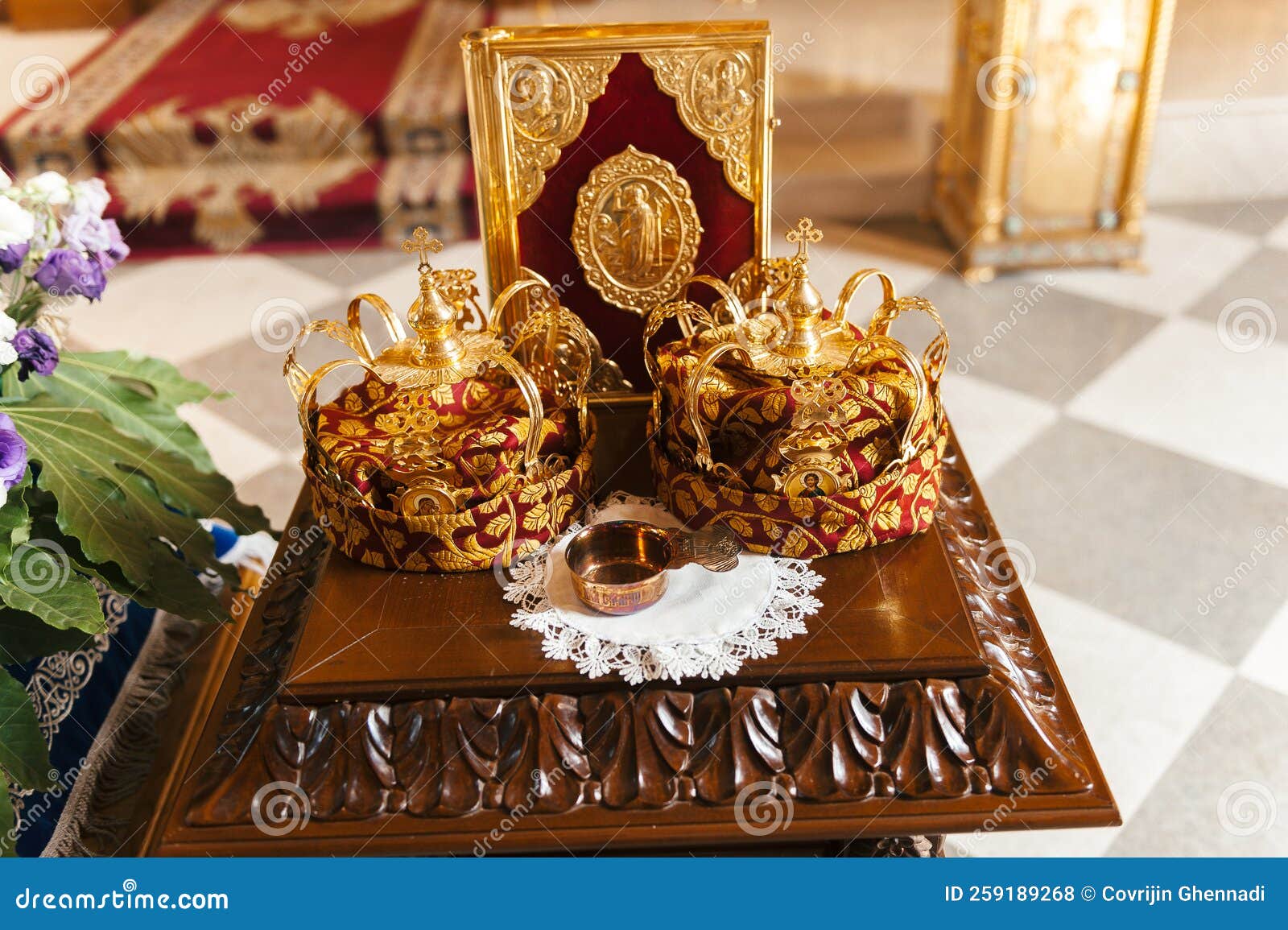 Iglesia ortodoxa . foto de archivo. Imagen de altar - 259189268