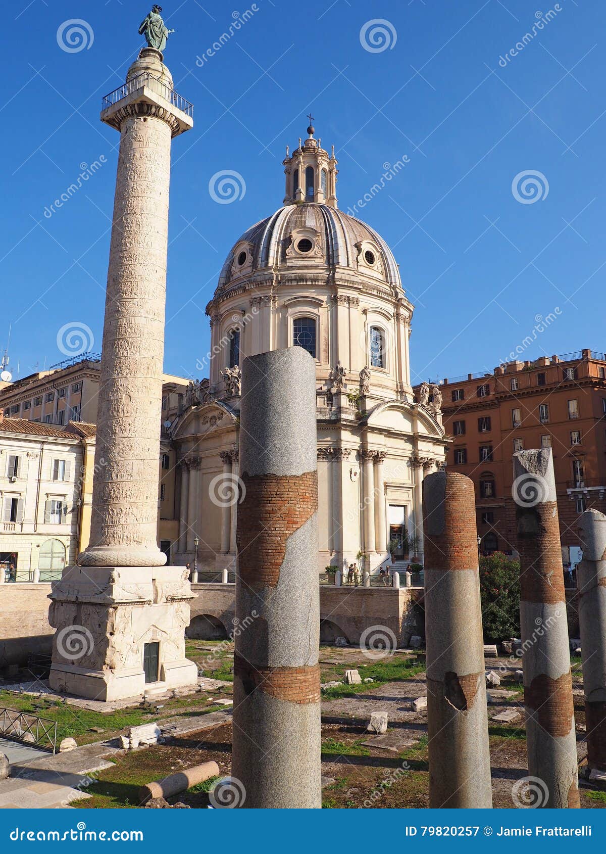 Iglesia Y Columnas, Roma, Italia Imagen de archivo - Imagen de turismo ...