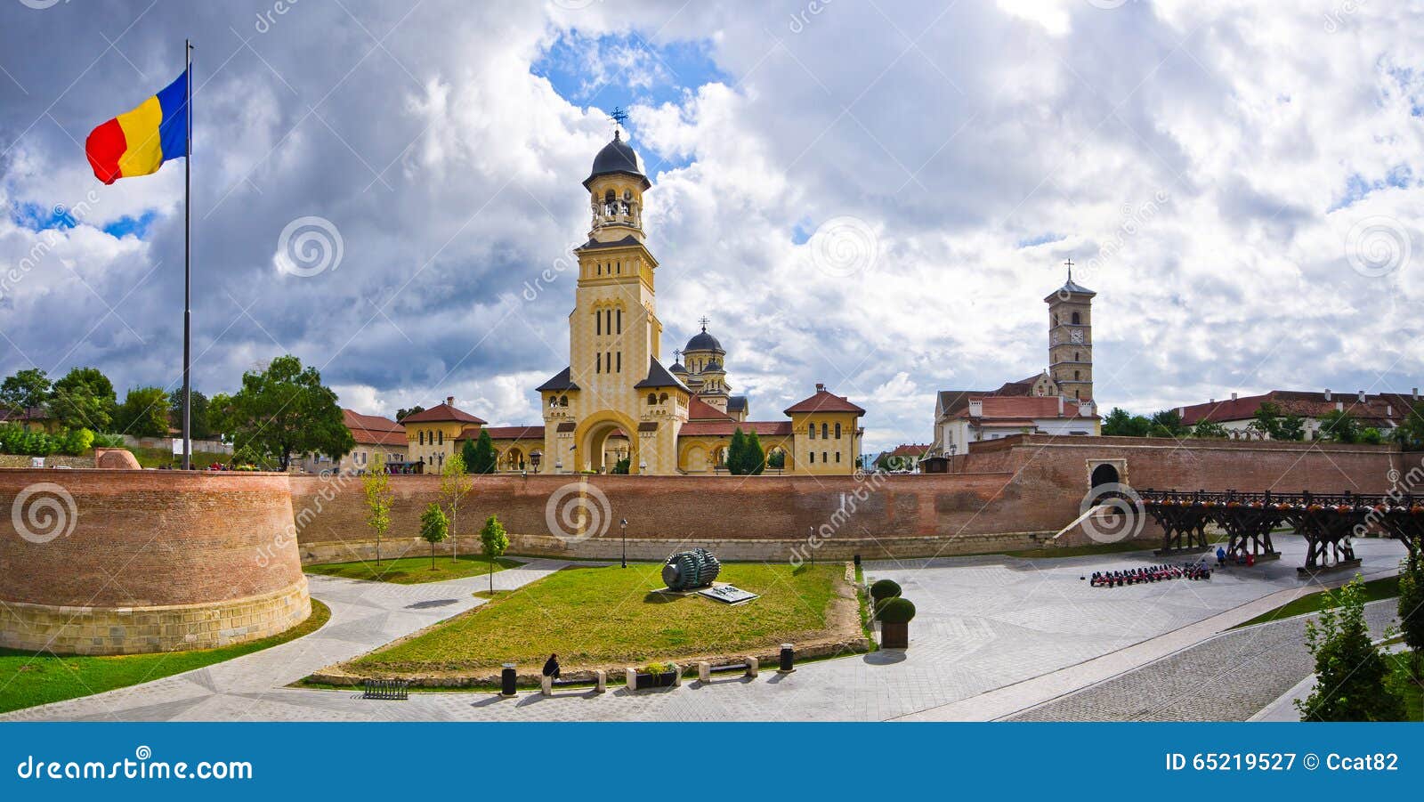 Iglesias De Alba Iulia, Rumania Imagen de archivo - Imagen de turismo ...