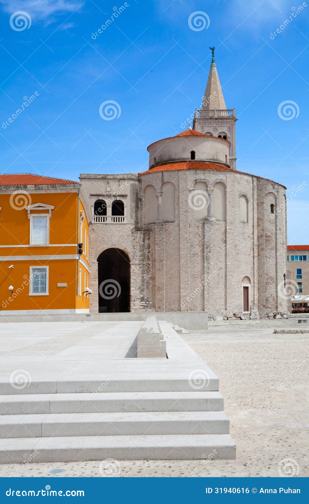 Igreja de Saint Donatus foto de stock. Imagem de medieval - 31940616