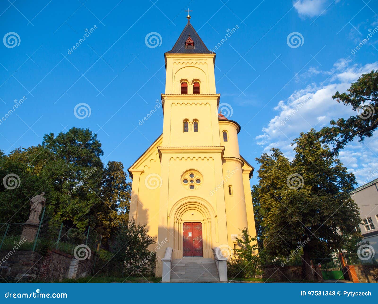 Igreja De St Prokop Em Branik, Praga, República Checa Foto de Stock ...