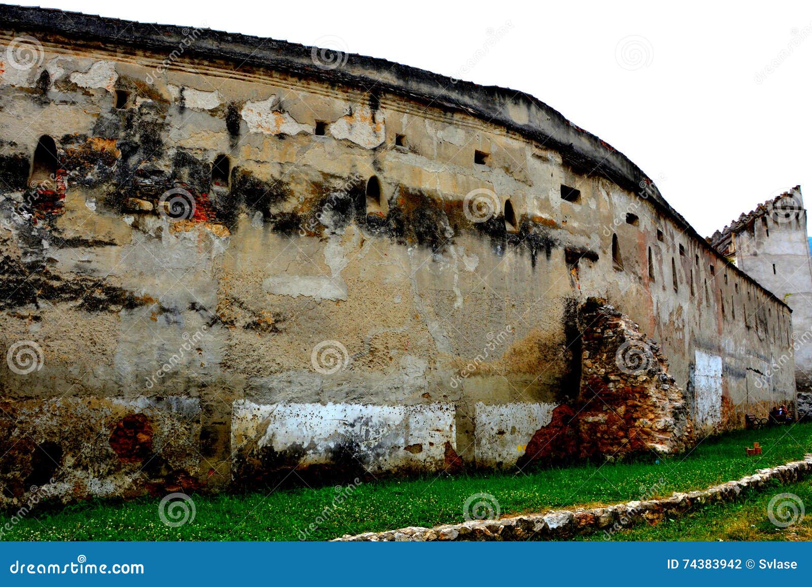 Igreja fortificada Codlea foto de stock. Imagem de contraste - 74383942