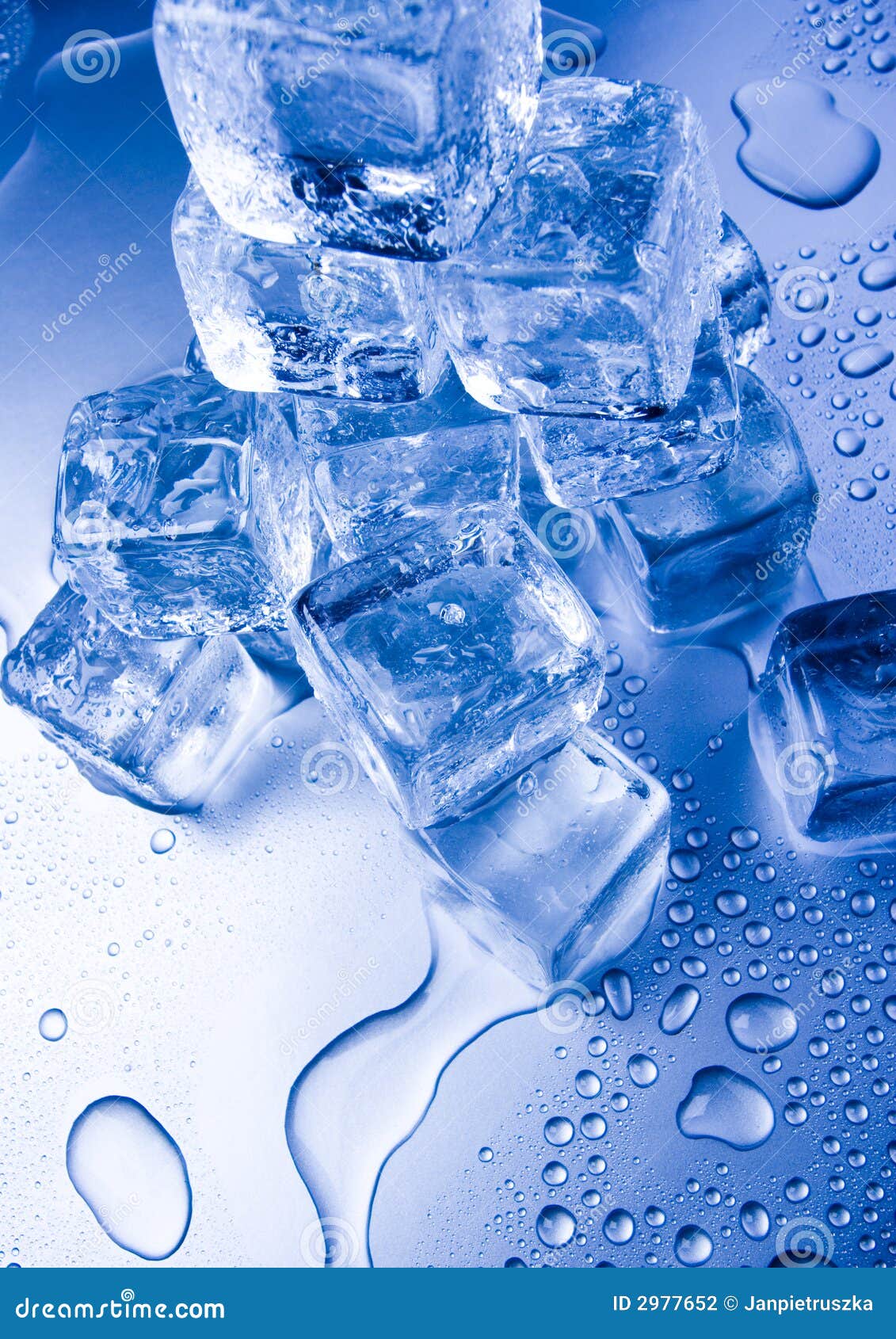 Ijs stock foto. Image of ijzig, bevroren, smelting, dalingen - 2977652