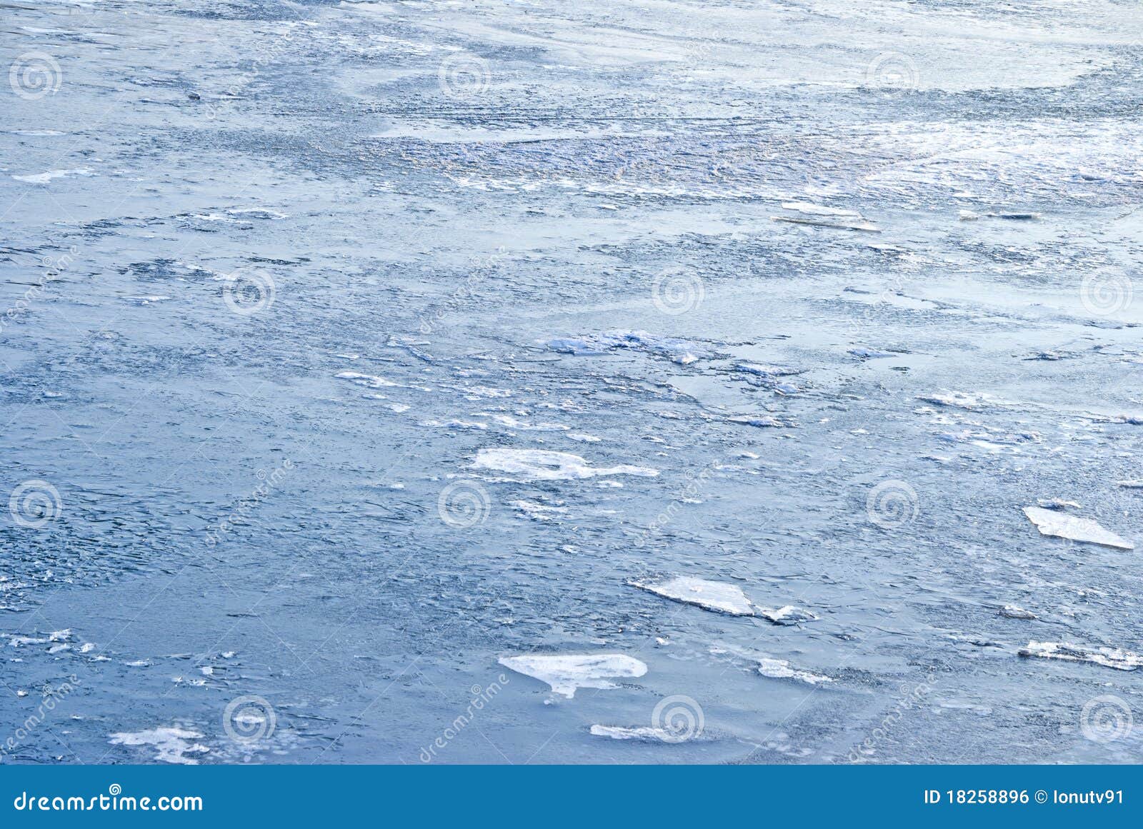 Ijs op blauw water stock foto. Image of nave, lang, samenvatting - 18258896