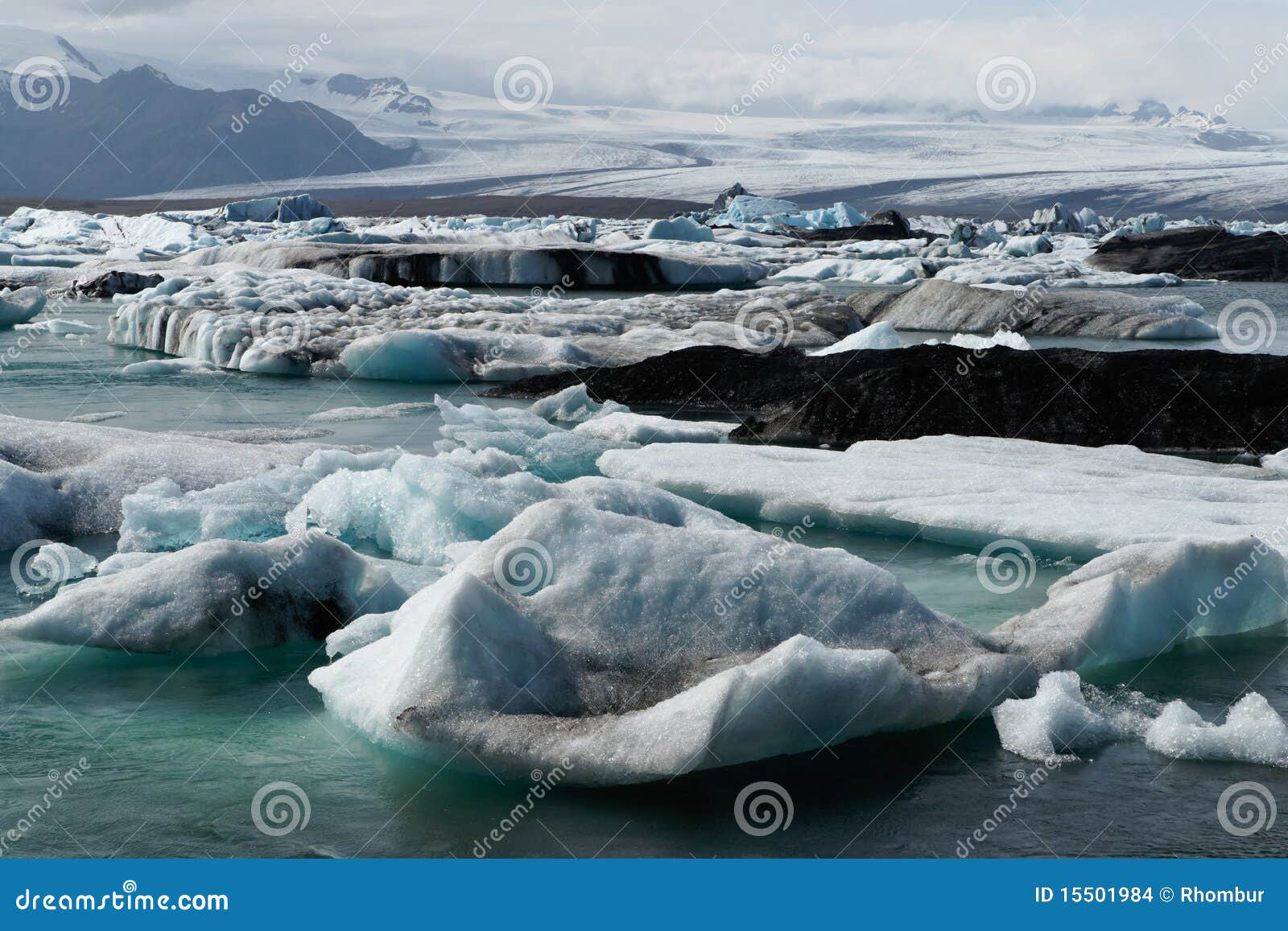 Ijsbergen in De Baai Van Icelands Joekulsarlon Stock Foto - Image of ...