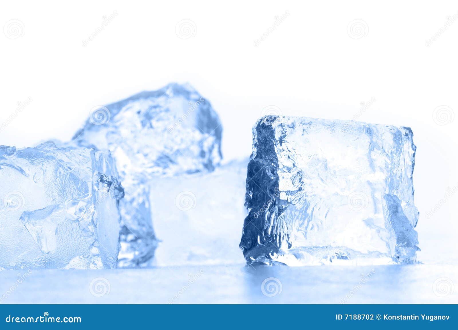 Ijsblokje stock foto. Image of bevroren, studio, vorst - 7188702