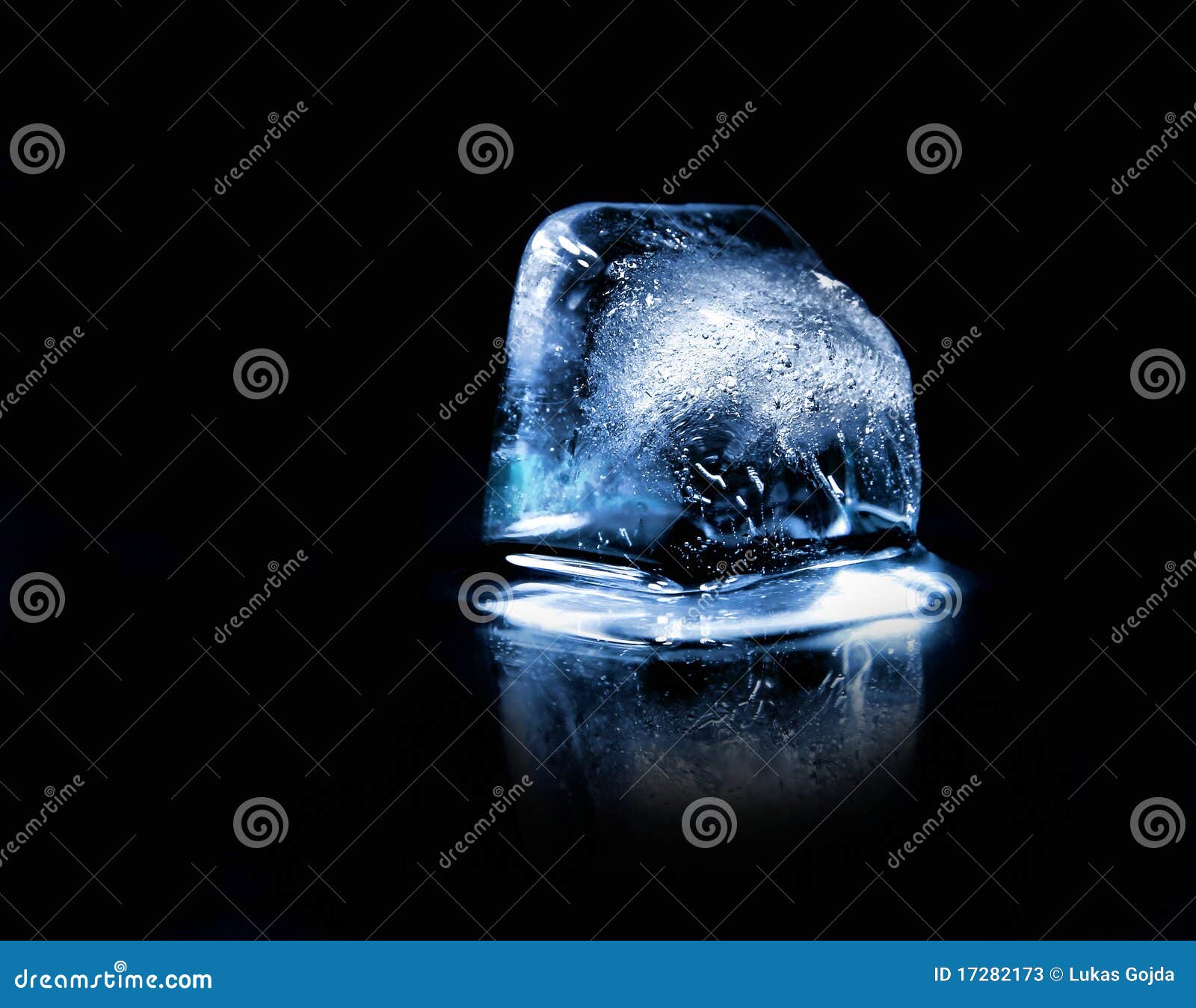 Ijsblokjes stock afbeelding. Image of achtergrond, fotografie - 17282173