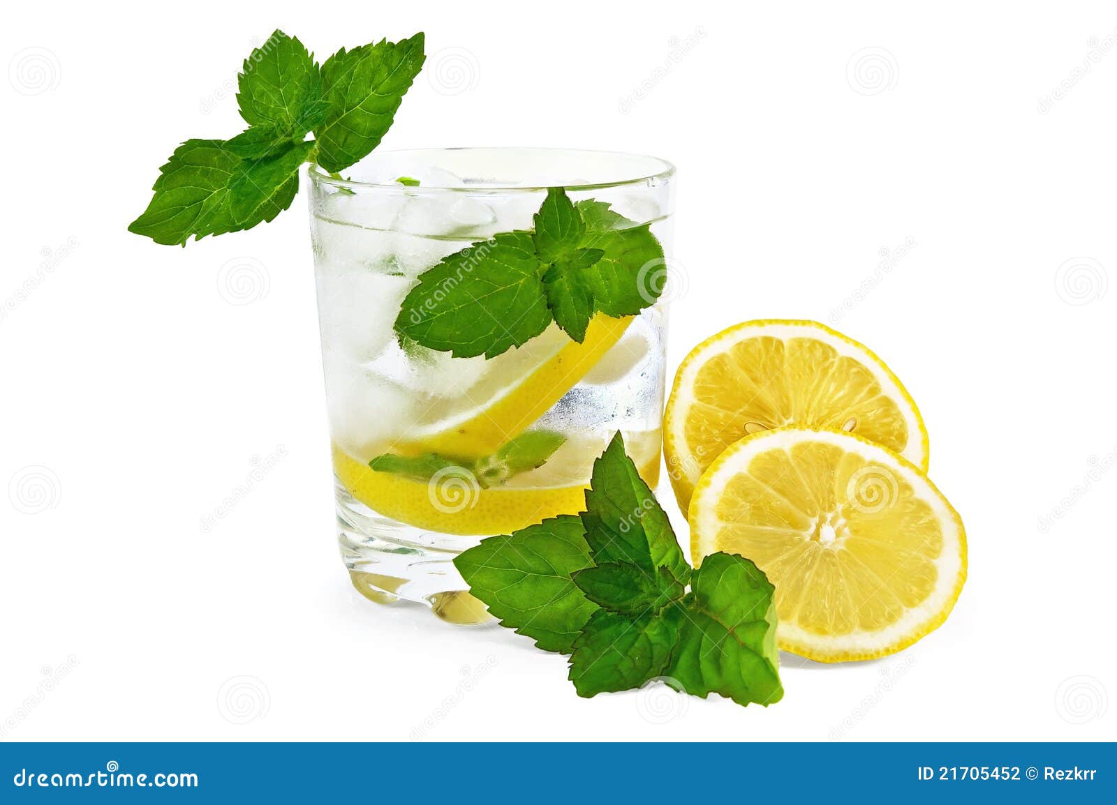 Ijswater, munt en citroen stock foto. Image of niemand - 21705452