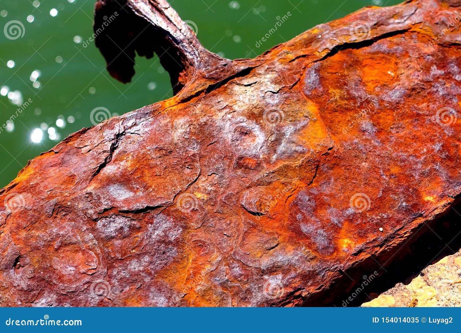 Ijzeroxide, roestend staal stock afbeelding. Image of oxydeer - 154014035