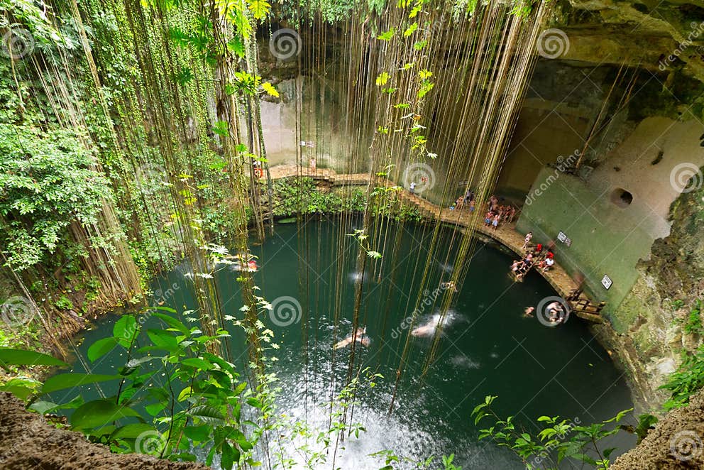 Ik-Kil Cenote stock image. Image of green, beauty, mexico - 21030547