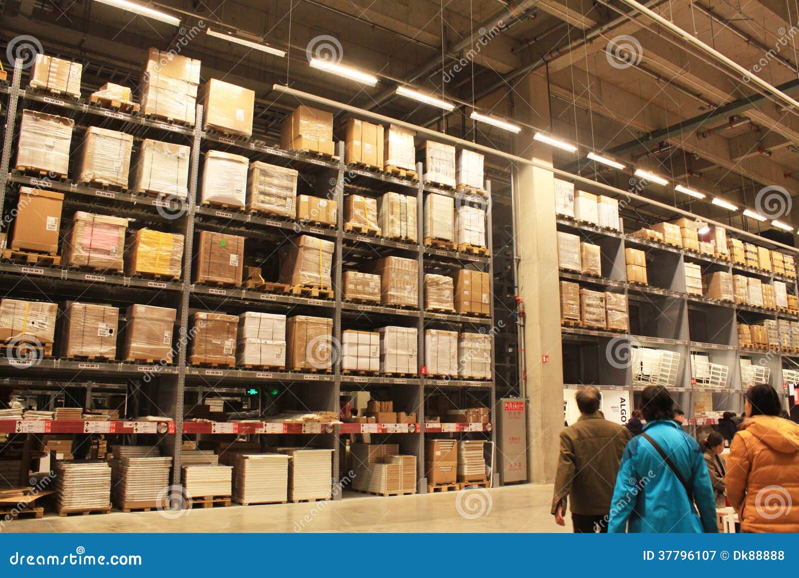 Ikea lager redaktionell arkivbild. Bild av mörkt, askfat - 37796107