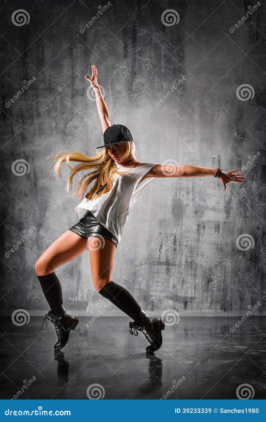 Il ballerino immagine stock. Immagine di muoversi, azione - 39233339