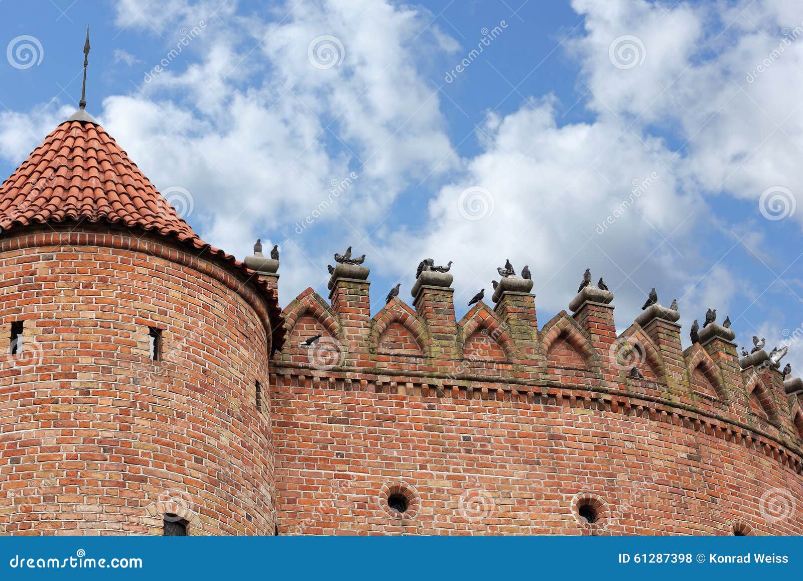 Il barbacane di Varsavia fotografia stock. Immagine di colombe - 61287398