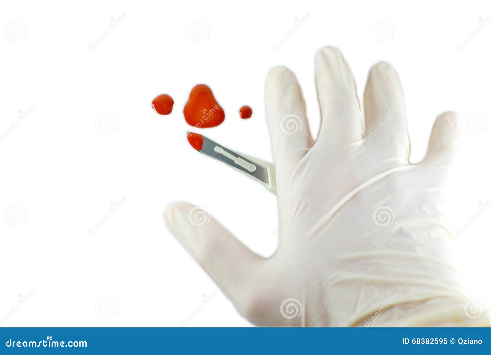 Il Bisturi Nel Sangue E Mani Del Medico Immagine Stock - Immagine di ...