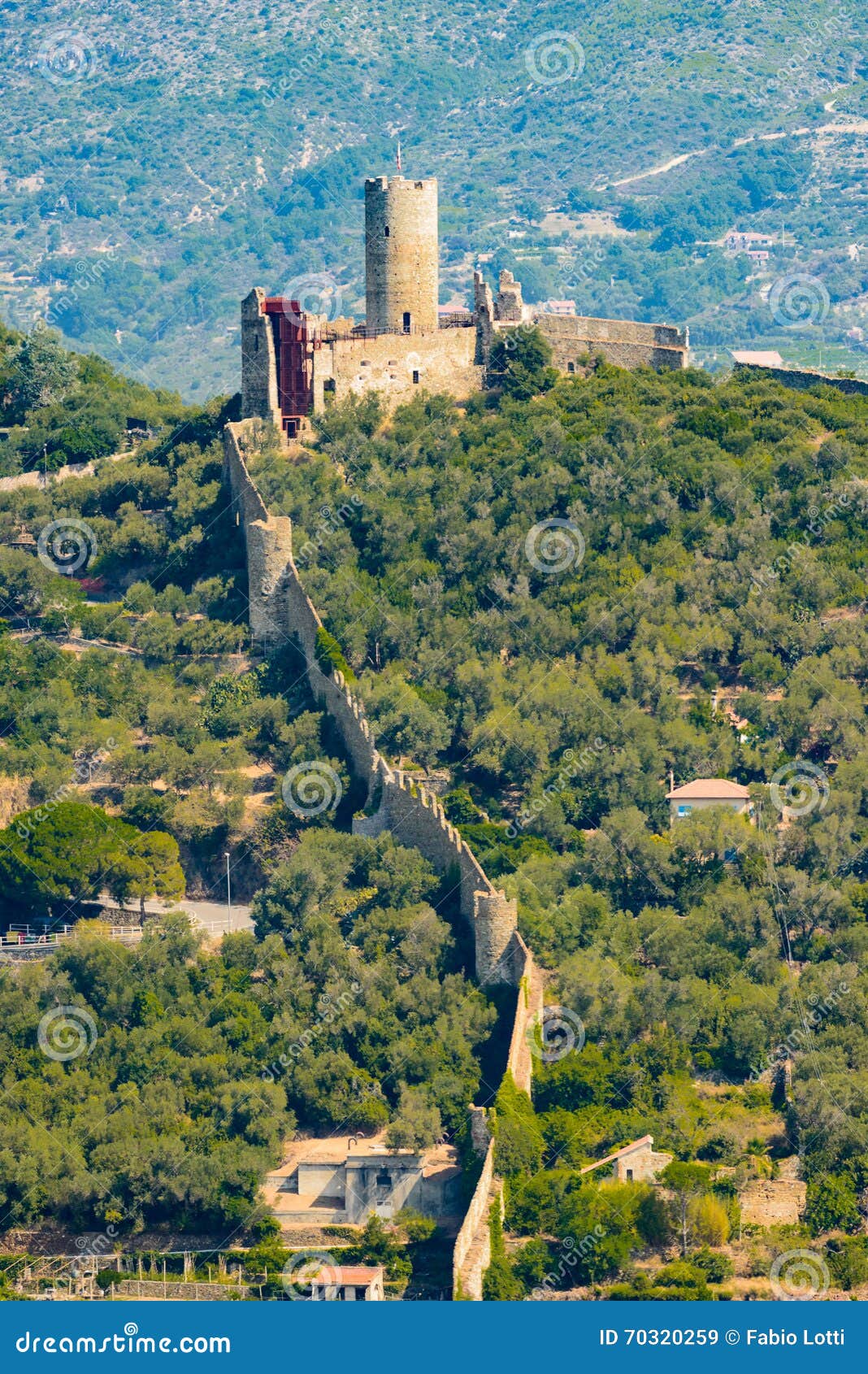 Il castello di Noli immagine stock. Immagine di scenico - 70320259