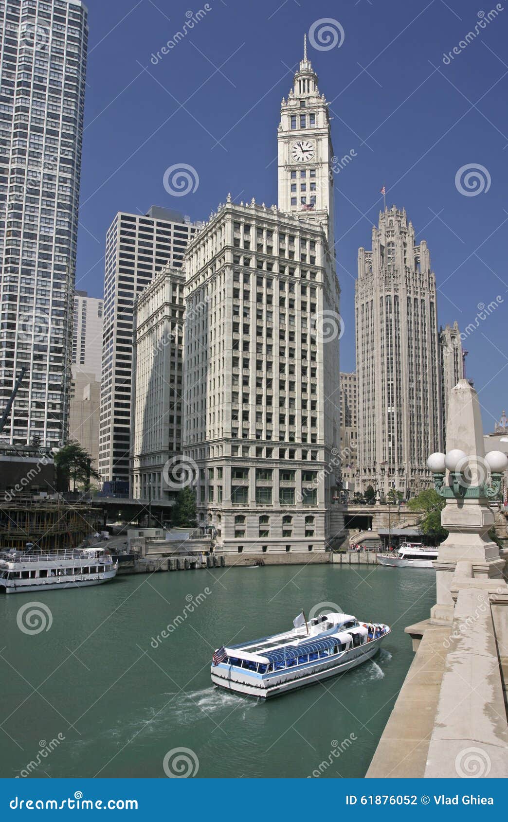 Il Chicago River, La Barca Di Crociera Ed I Grattacieli Compreso L ...