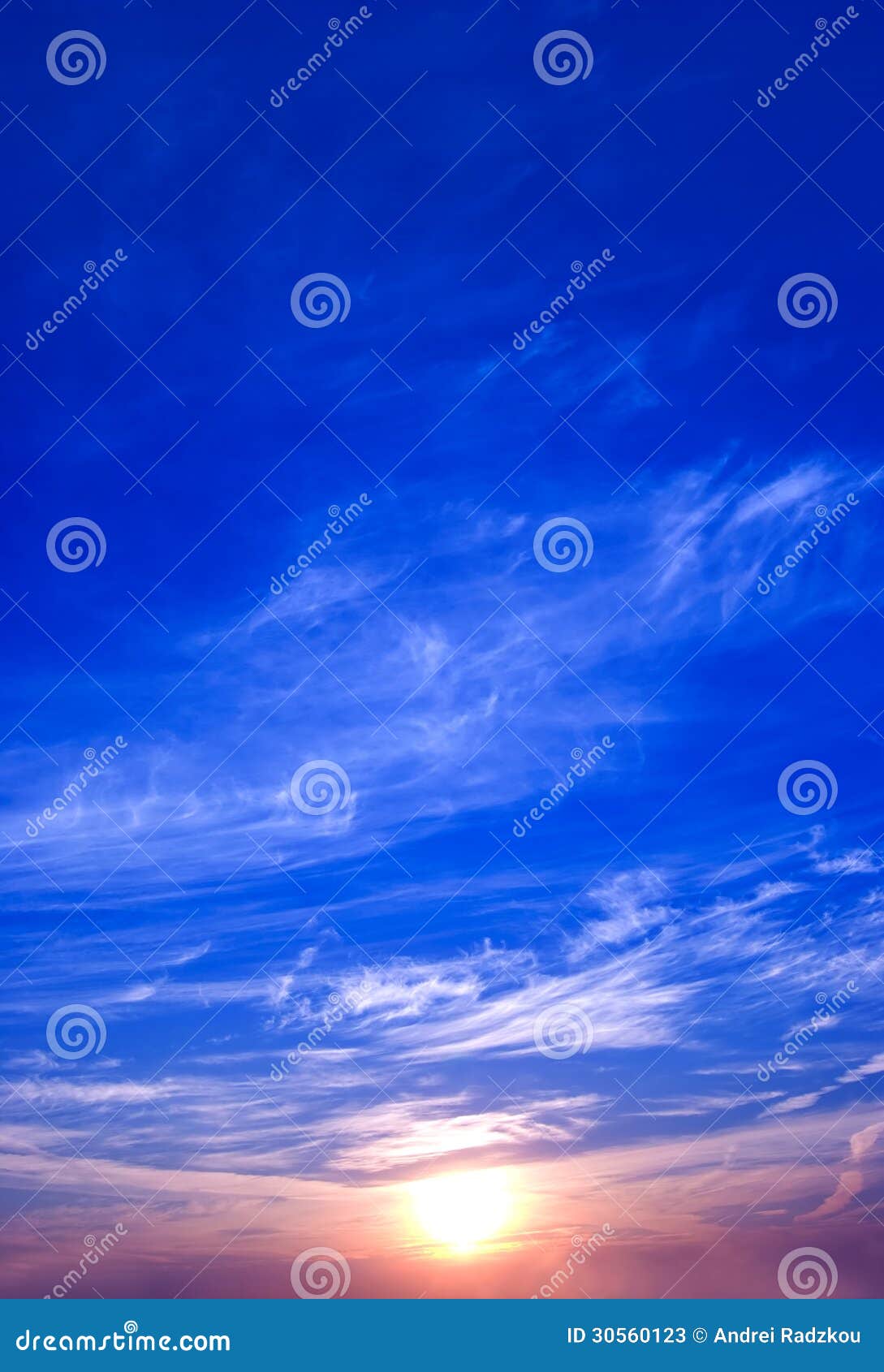 Il cielo. Alba immagine stock. Immagine di alba, colorato - 30560123