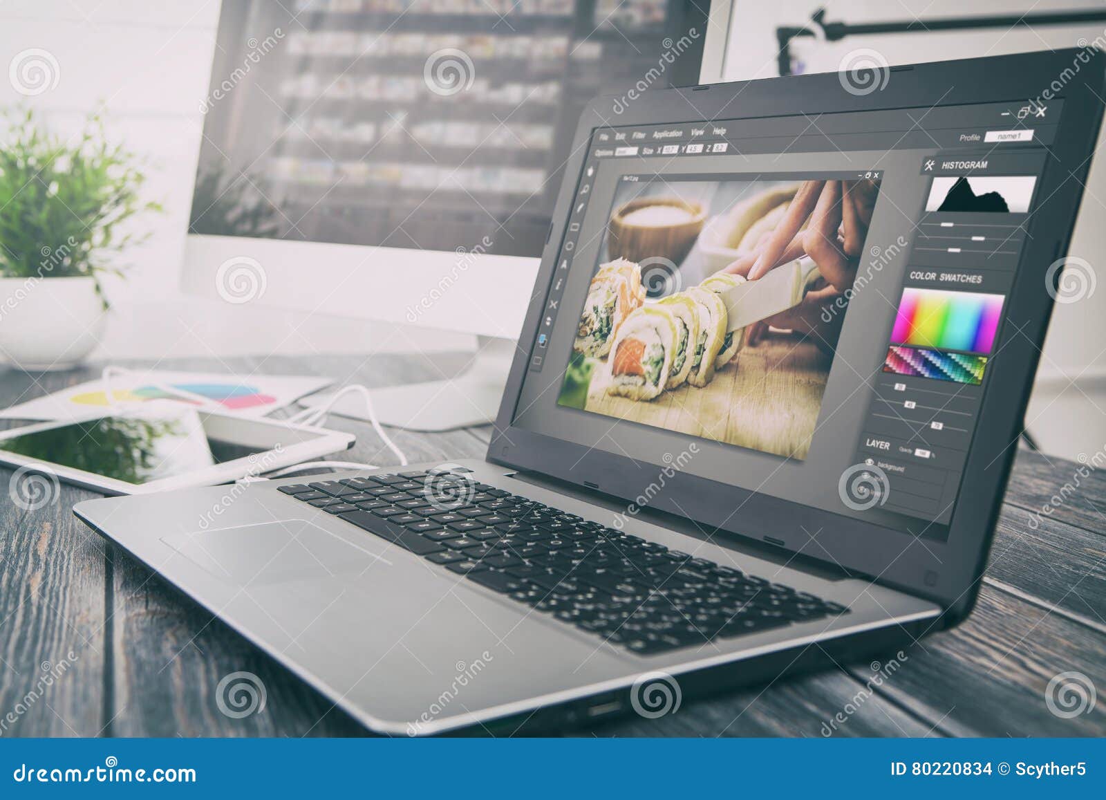 Il Computer Dei Fotografi Con La Foto Pubblica I Programmi Fotografia ...
