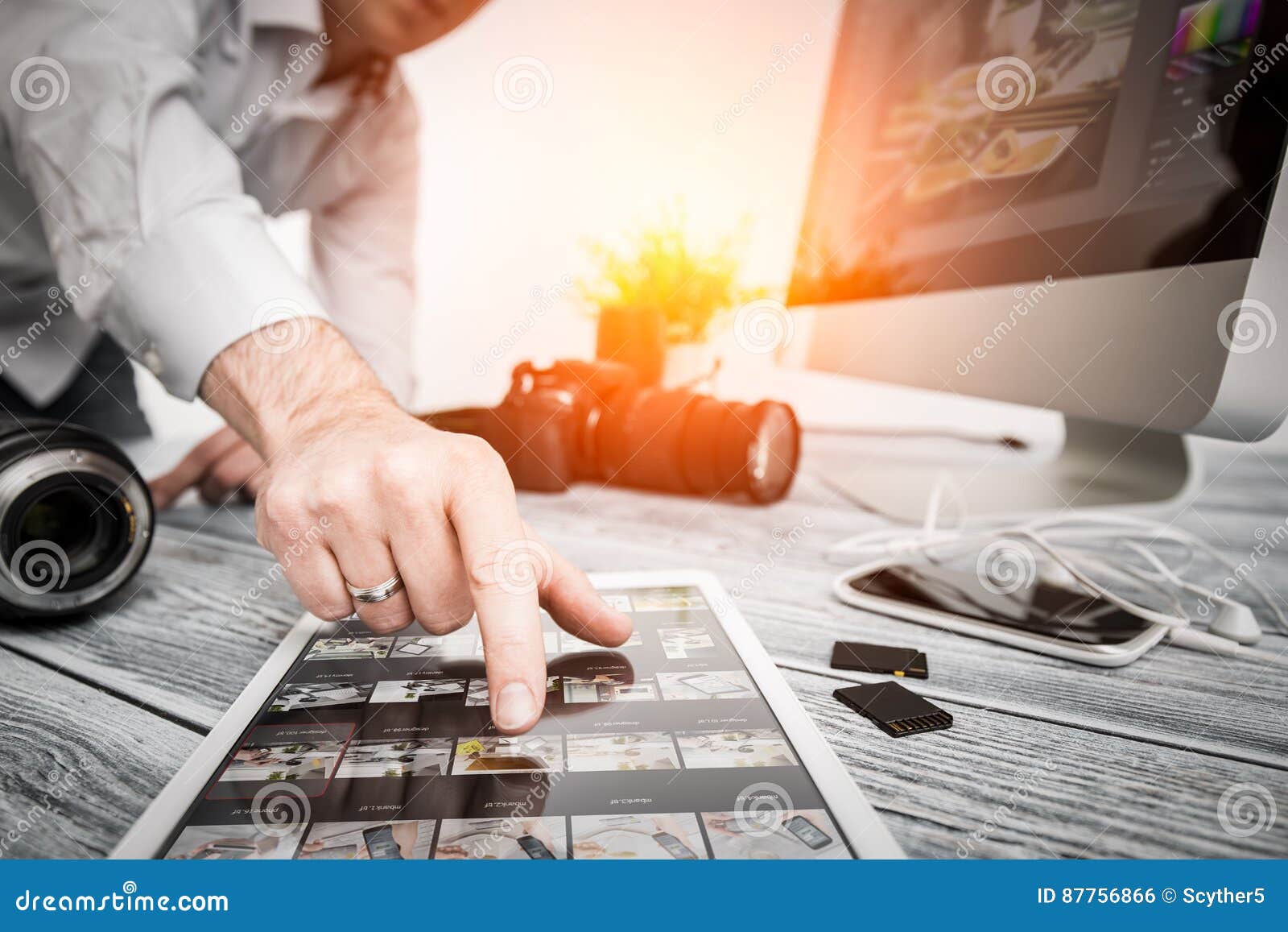 Il Computer Dei Fotografi Con La Foto Pubblica I Programmi Fotografia ...