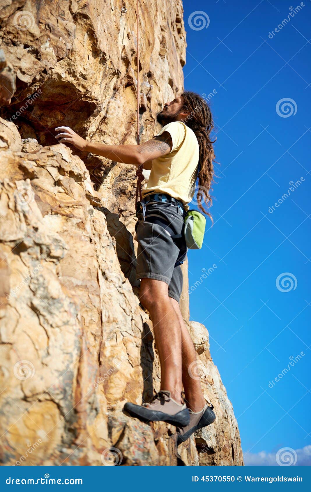 Il Coraggio Di Uno Scalatore Fotografia Stock - Immagine di casuale ... Il Coraggio Di Uno Scalatore Fotografia Stock - Immagine di casuale ...