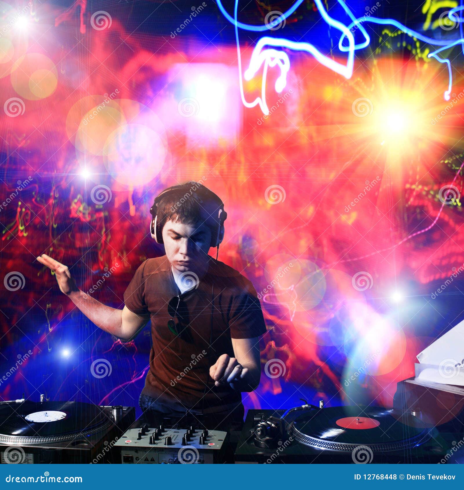 Il DJ fotografia stock. Immagine di fantino, uomo, celebrazione - 12768448