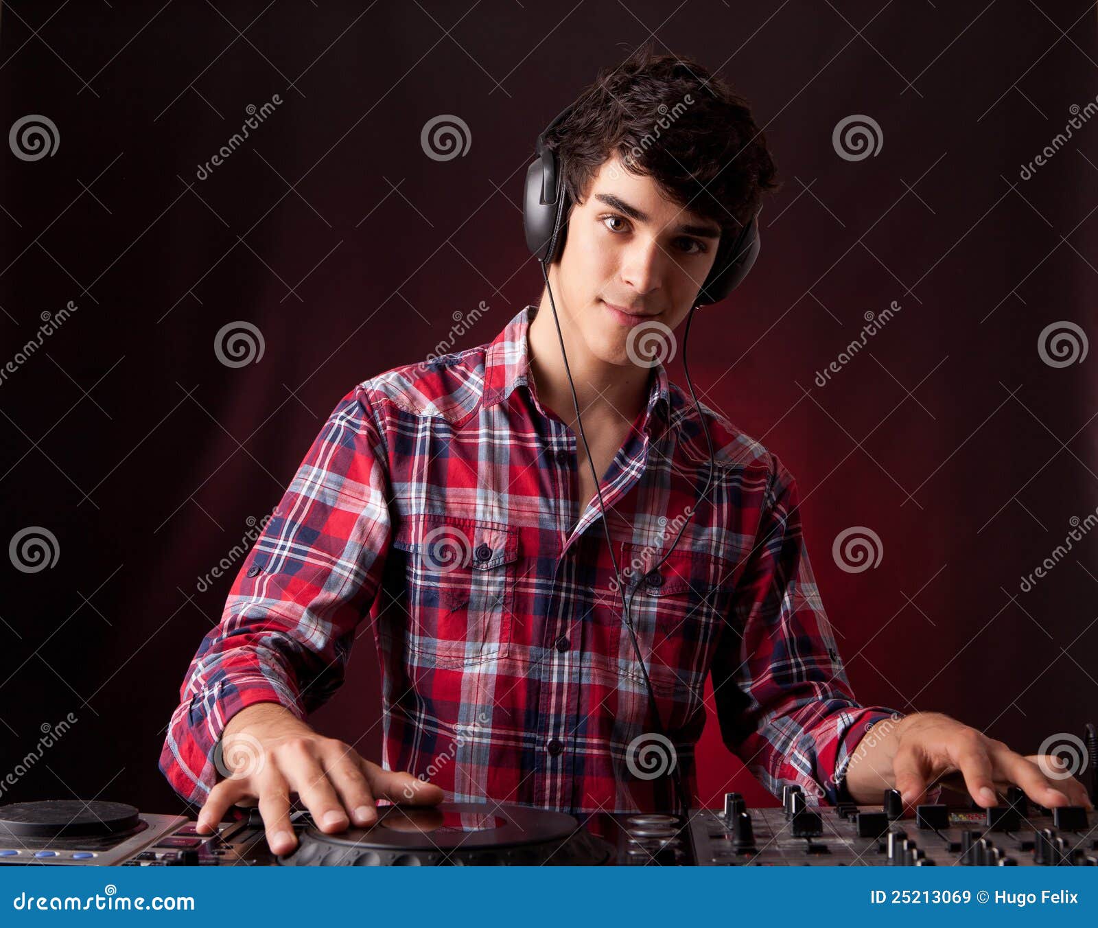 Il DJ immagine stock. Immagine di partito, affascinante - 25213069