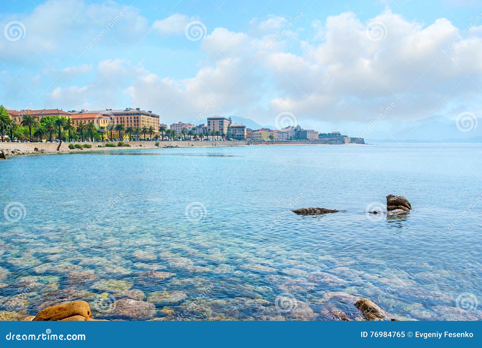 Il fondale marino roccioso immagine stock. Immagine di seabed - 76984765