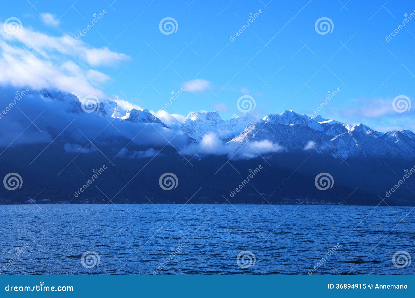 Il lago Lemano immagine stock. Immagine di radura, acqua - 36894915