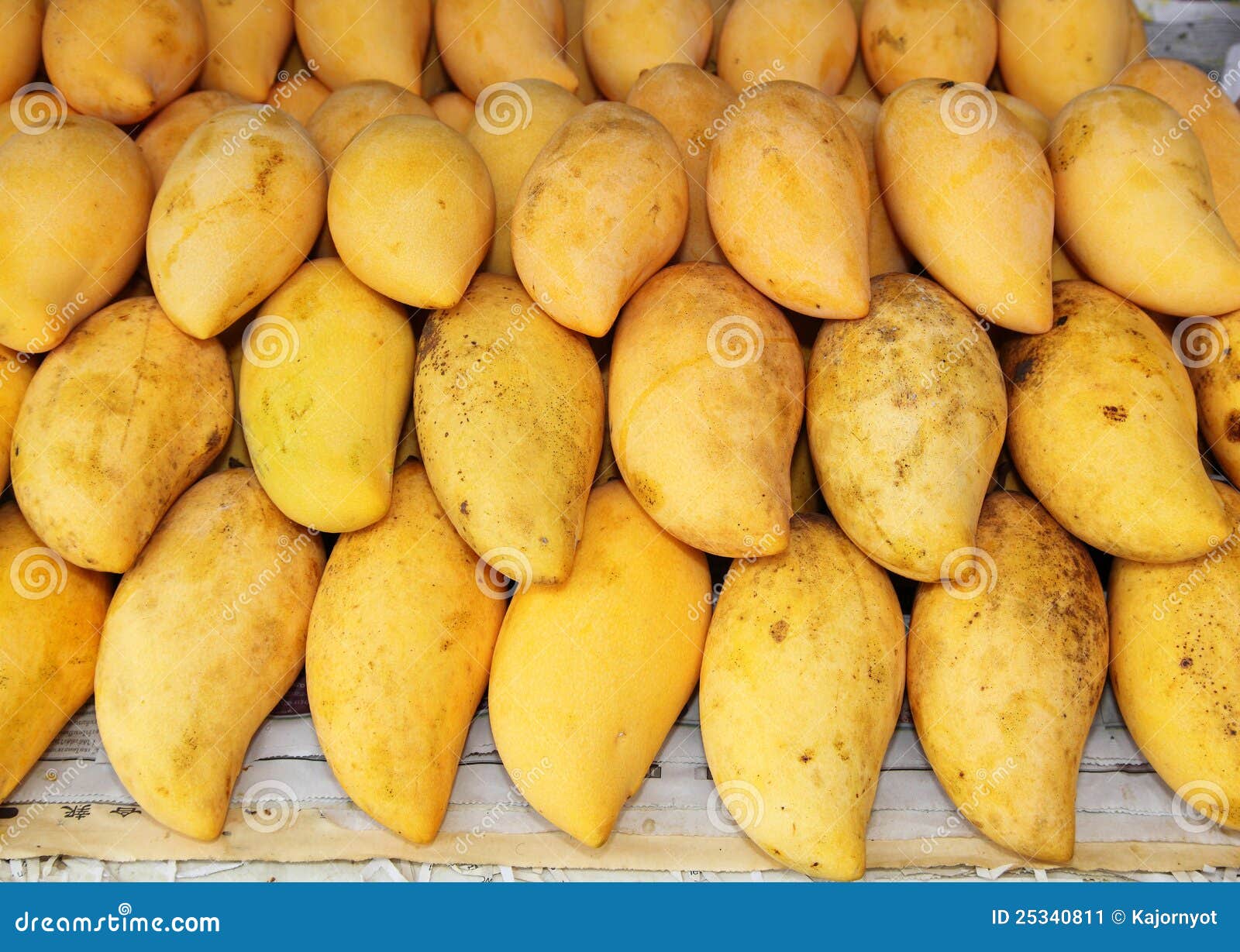 Il Mango Giallo Nel Servizio Della Tailandia. Immagine Stock - Immagine ...