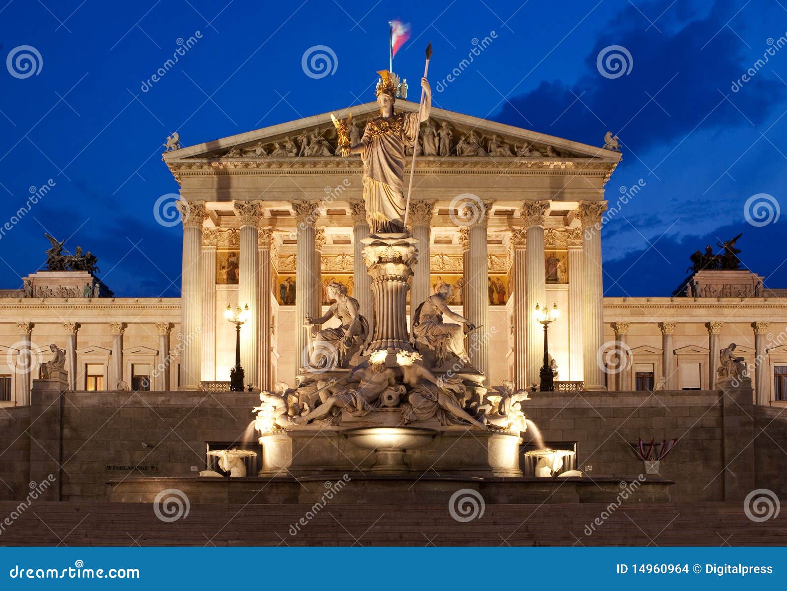 Il Parlamento Austriaco a Vienna Alla Notte Fotografia Stock - Immagine ...