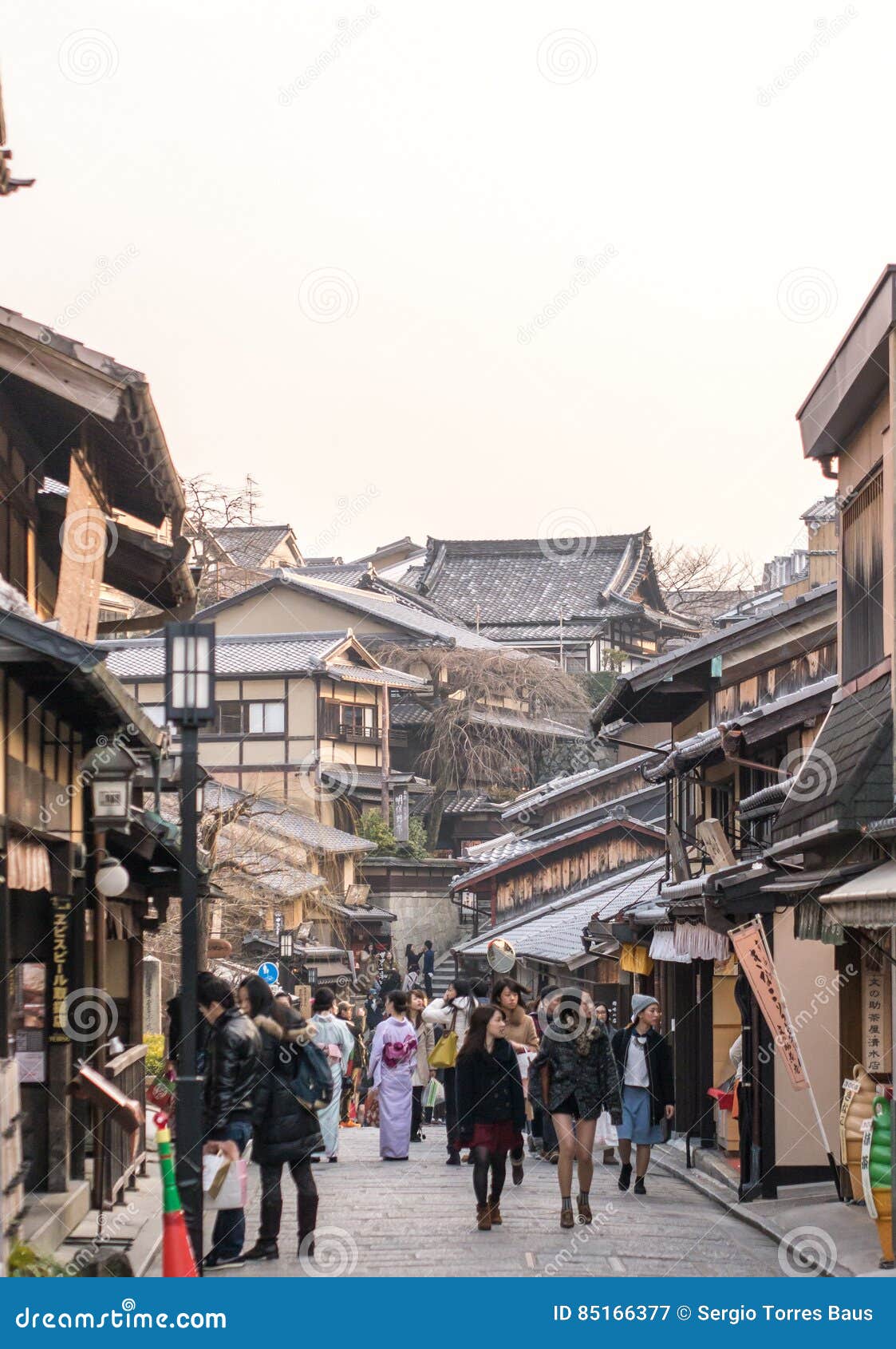 Il percorso di Sannen Zaka fotografia editoriale. Immagine di ombra ...