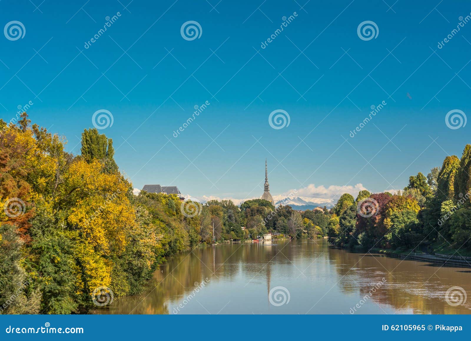 Il Po in autunno, Torino immagine editoriale. Immagine di autunno ...