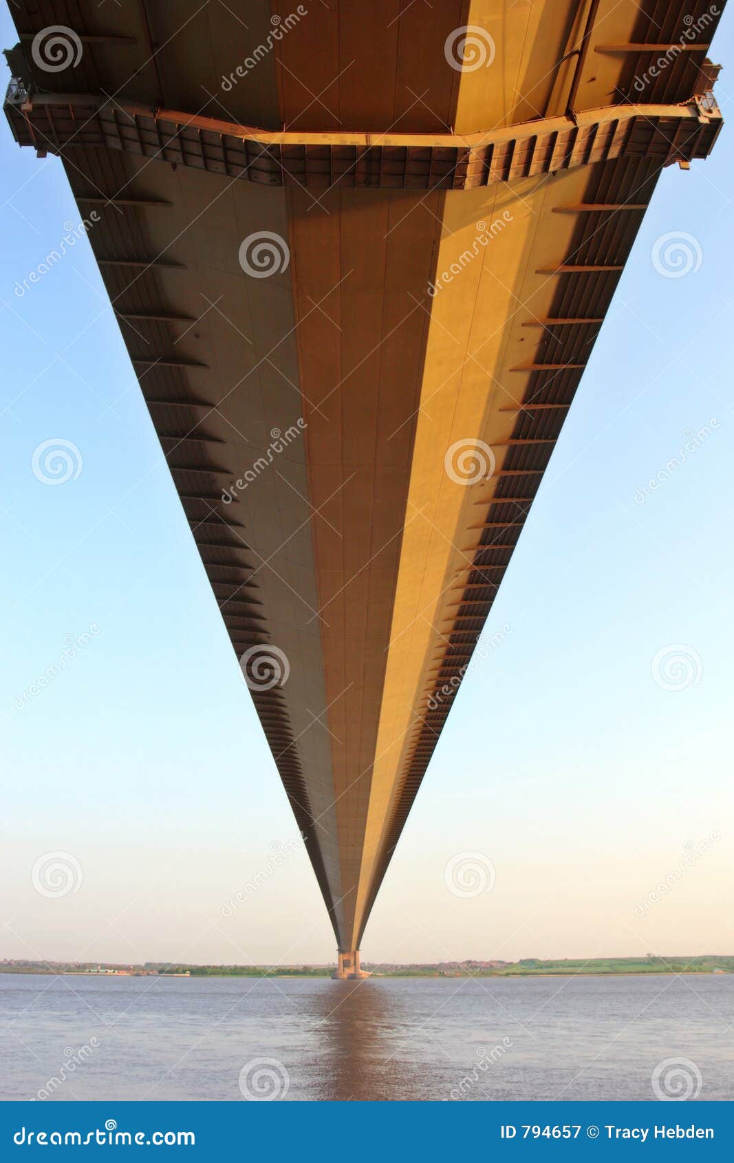 Il ponticello immagine stock. Immagine di fiume, enorme - 794657