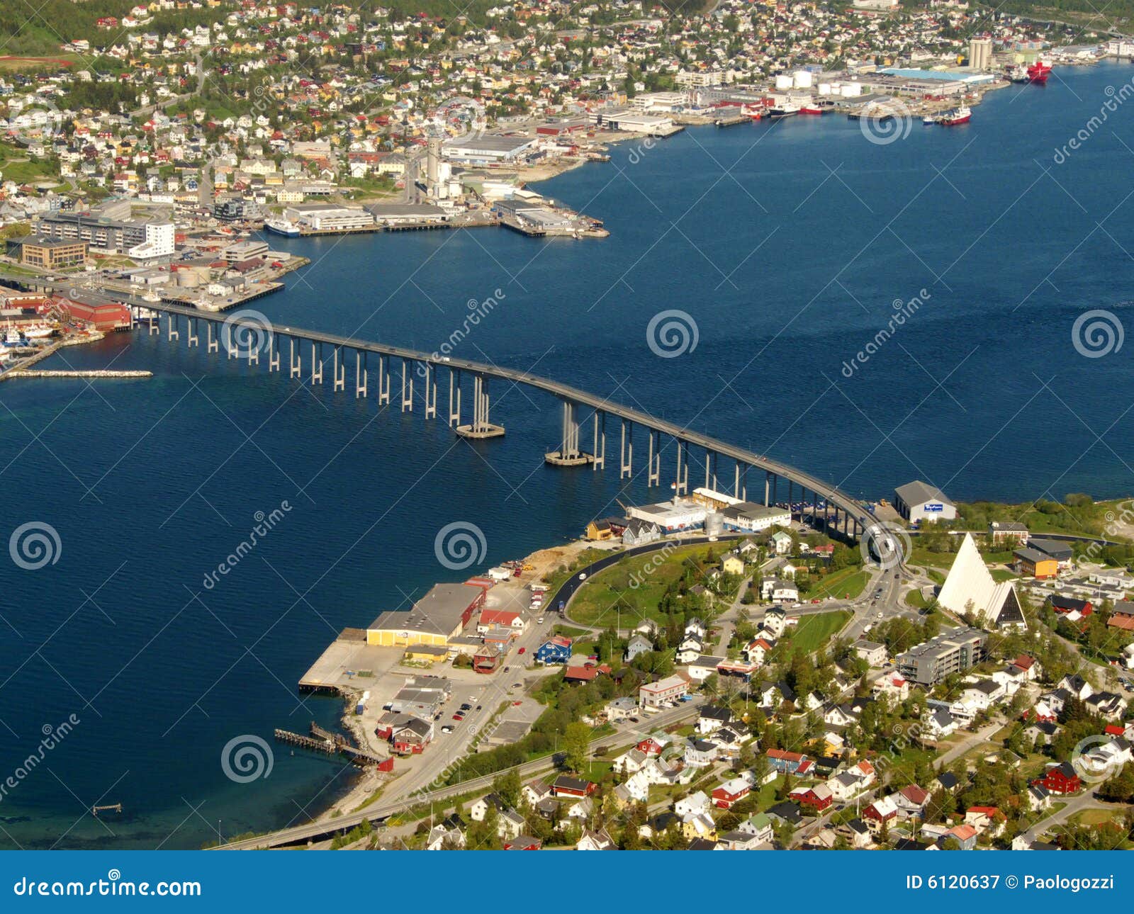 Il Ponticello E La Cattedrale Immagine Stock - Immagine di sfondo, casa ...