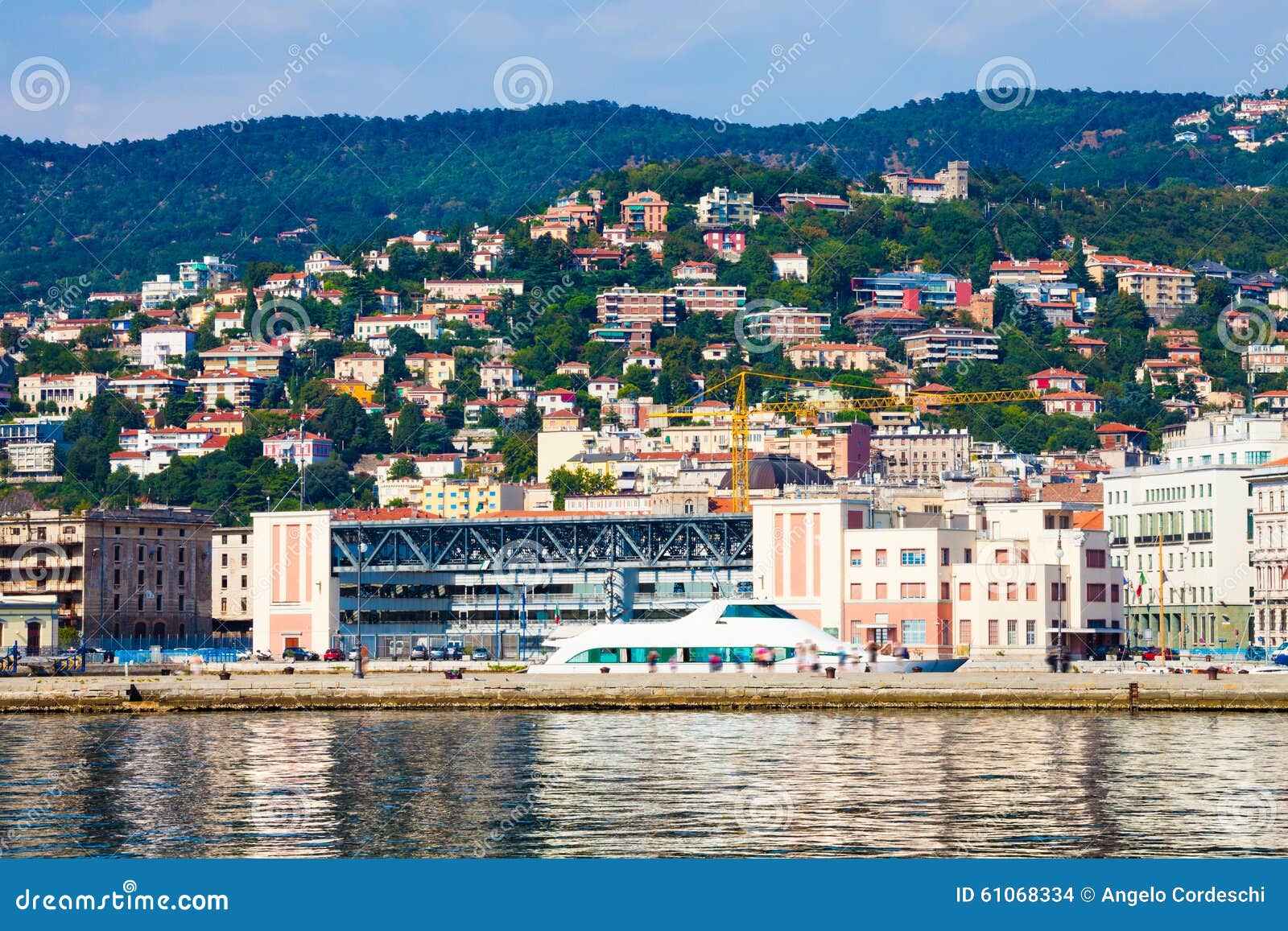 Il Porto Di Trieste Mare E Paesaggio Fotografia Stock - Immagine di ...