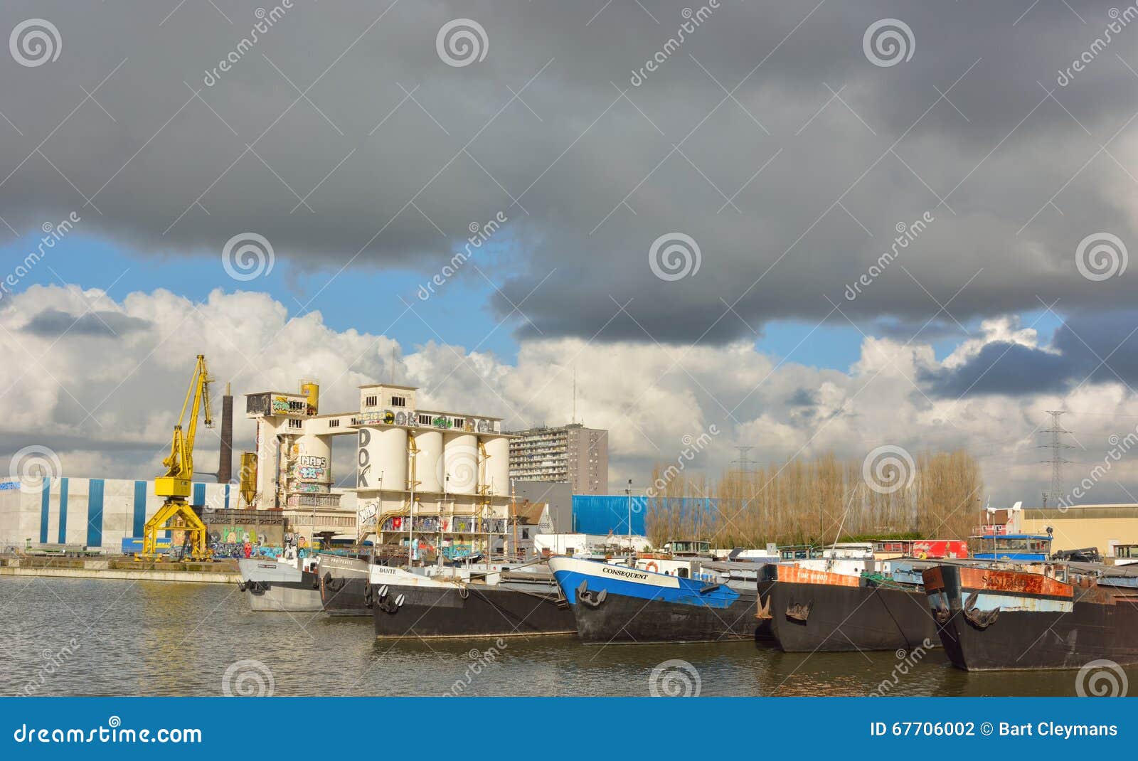Il Porto Dimenticato a Gand, Fabbrica Abbandonata Fotografia Editoriale ... Il Porto Dimenticato a Gand, Fabbrica Abbandonata Fotografia Editoriale ...