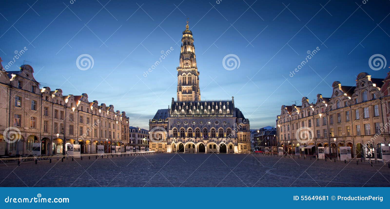 Il Posto Di Eroi in Arazzo, Francia Immagine Stock - Immagine di ...