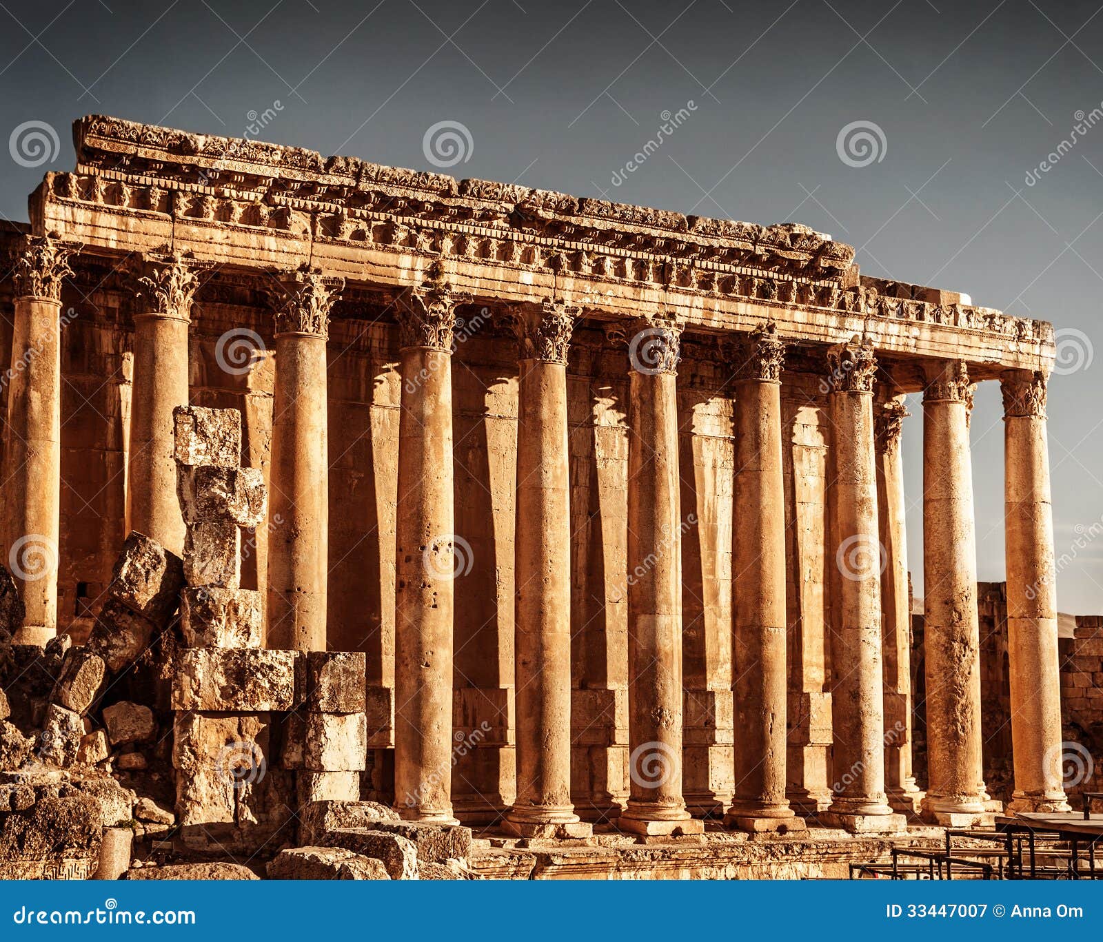 Il Tempio Di Giove, Baalbek, Libano Immagine Stock - Immagine di ...