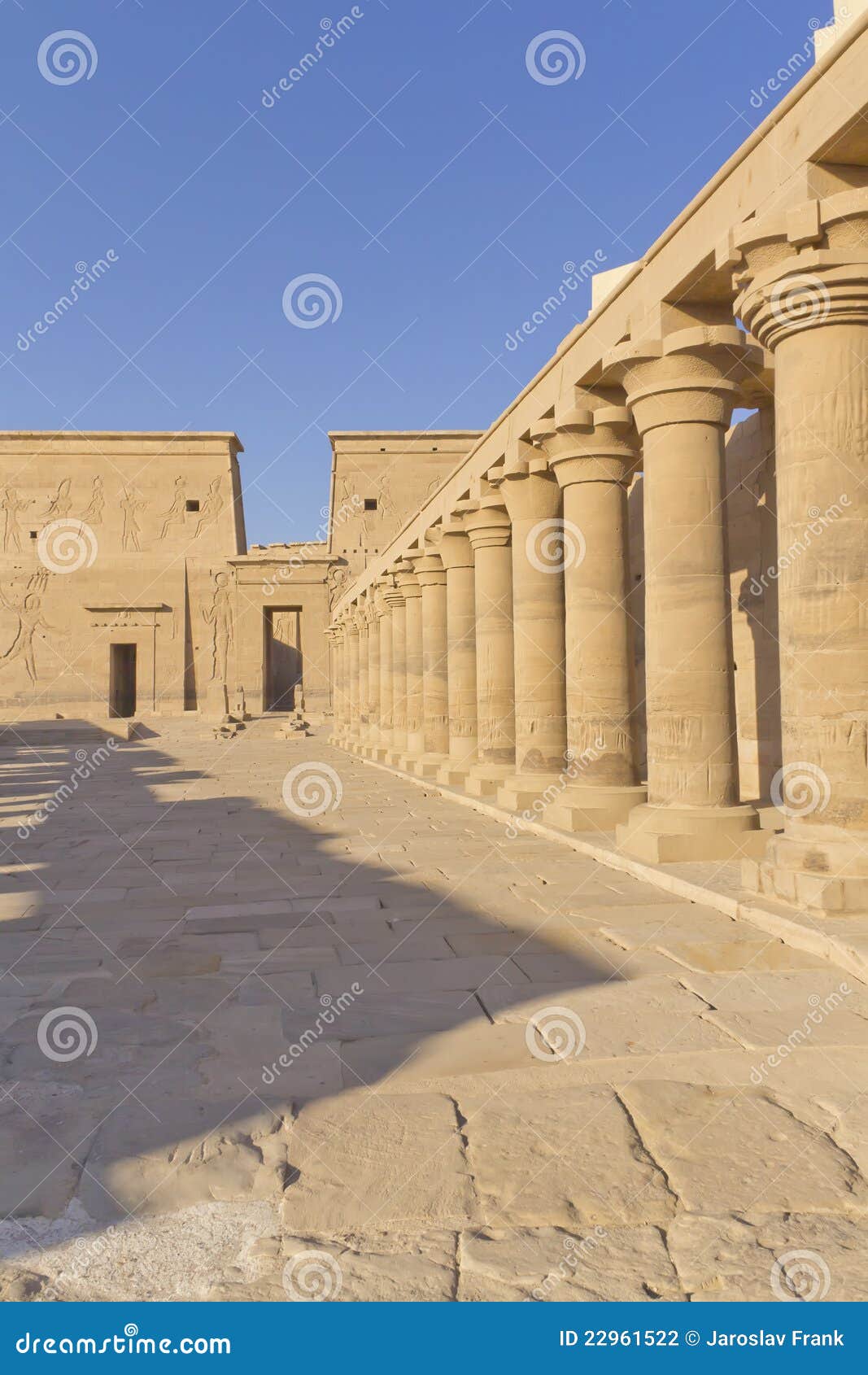 Il Temple D'ISIS Chez Philae (Egypte) - Verticalement Photo stock ...