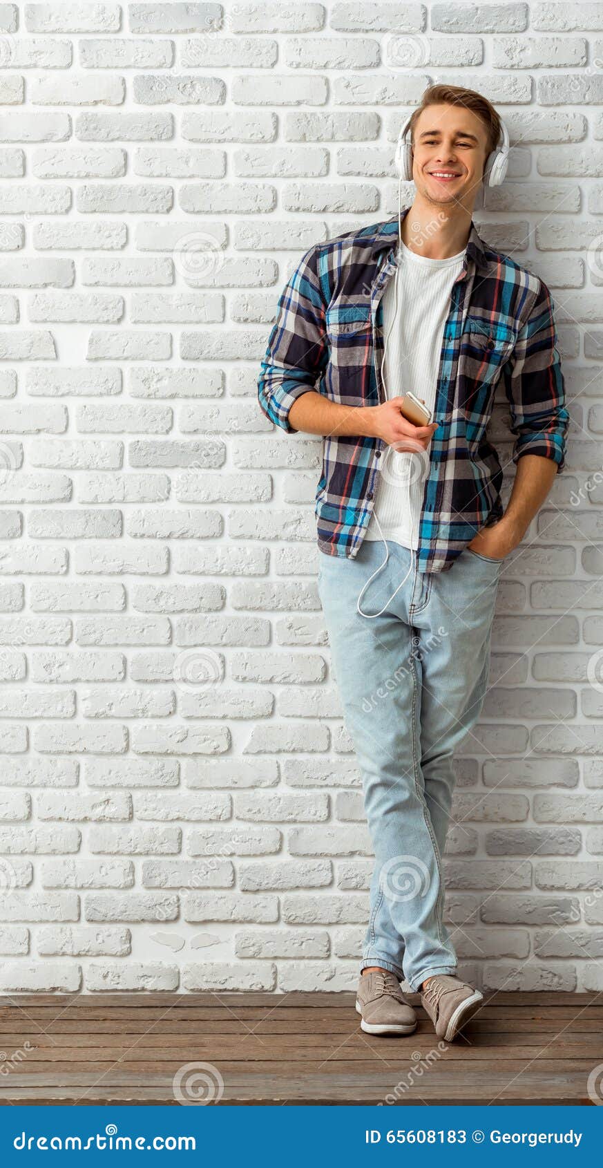 Il tipo nello studio immagine stock. Immagine di freddo - 65608183