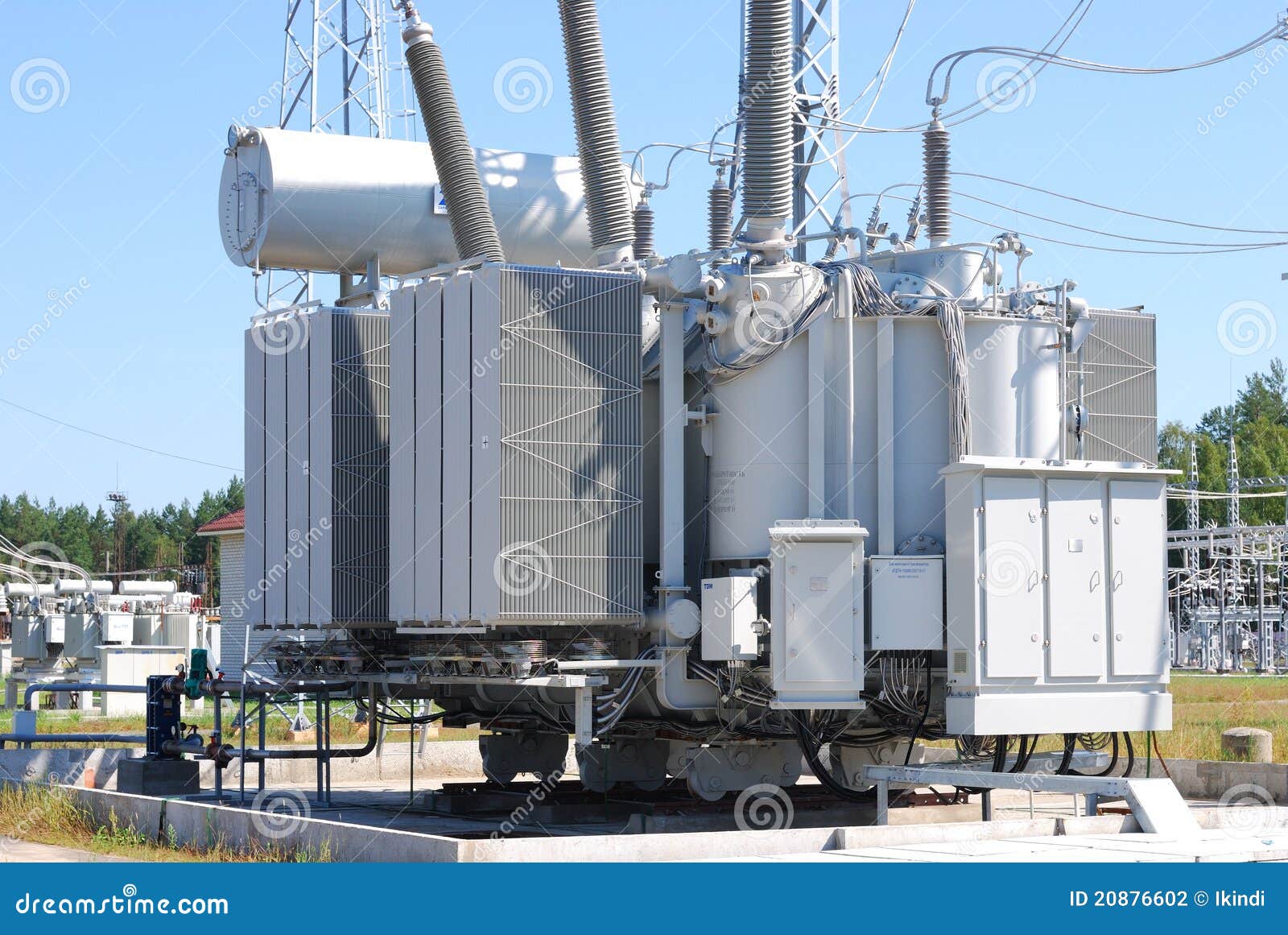 Il trasformatore potente fotografia stock. Immagine di elettricità ...