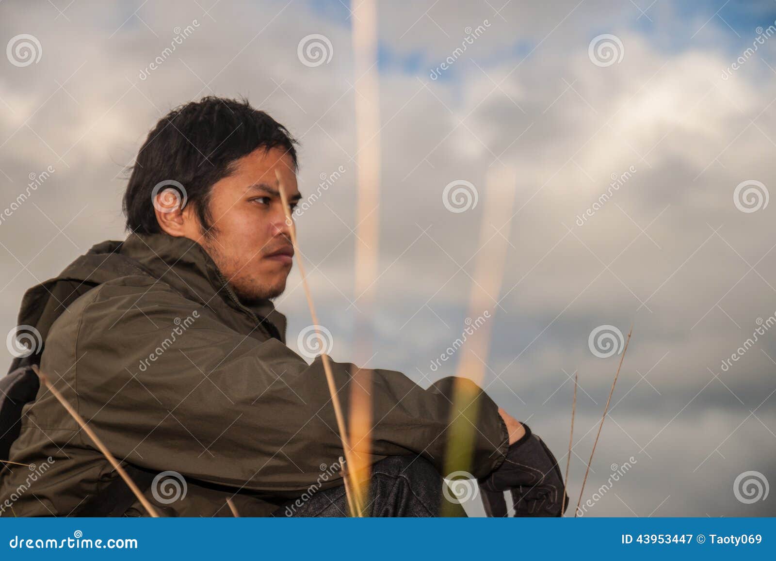 Il viaggiatore immagine stock. Immagine di ragazzo, uomo - 43953447