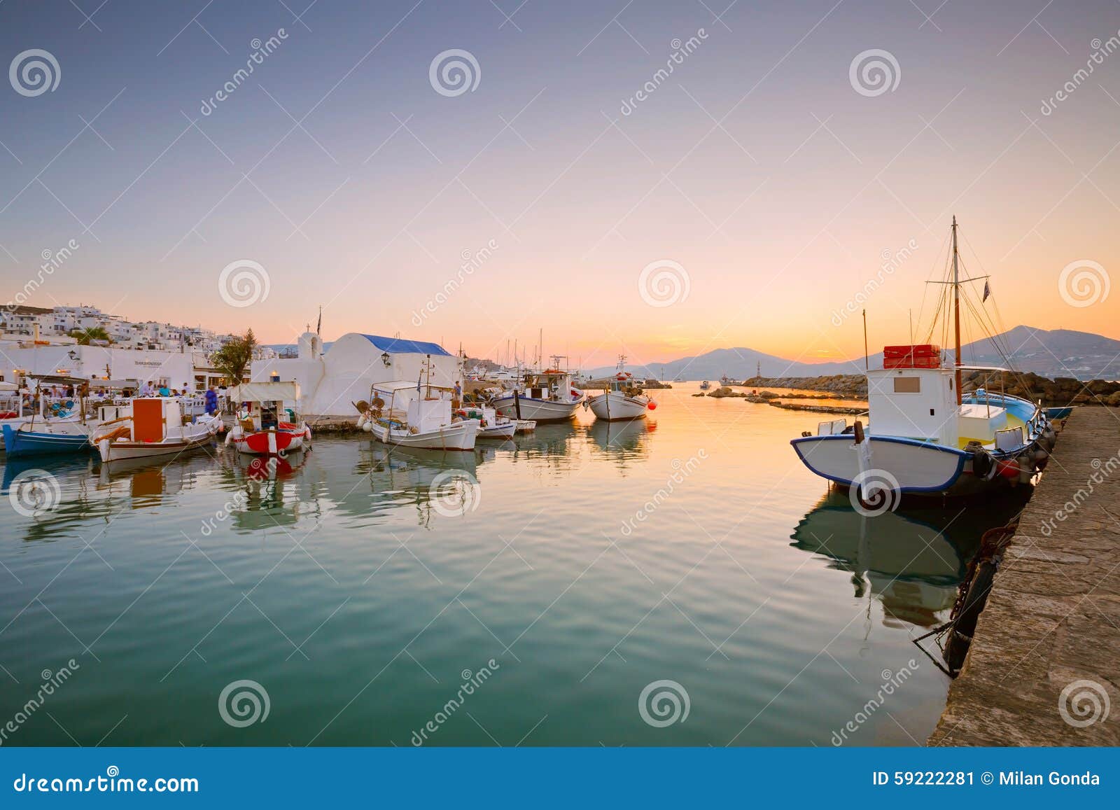 Ilha de Paros foto editorial. Imagem de barcos, console - 59222281