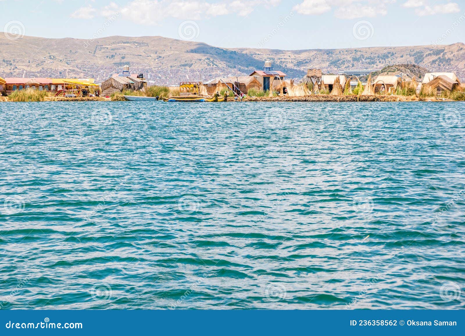 Ilhas De Uros Flutuantes No Lago Titicaca Em Peru Foto de Stock ...