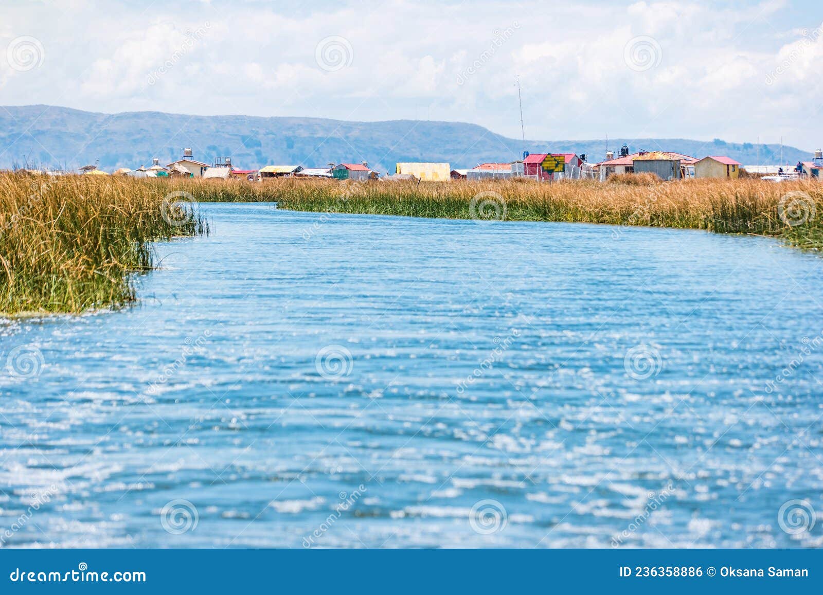 Ilhas De Uros Flutuantes No Lago Titicaca Em Peru Foto de Stock ...