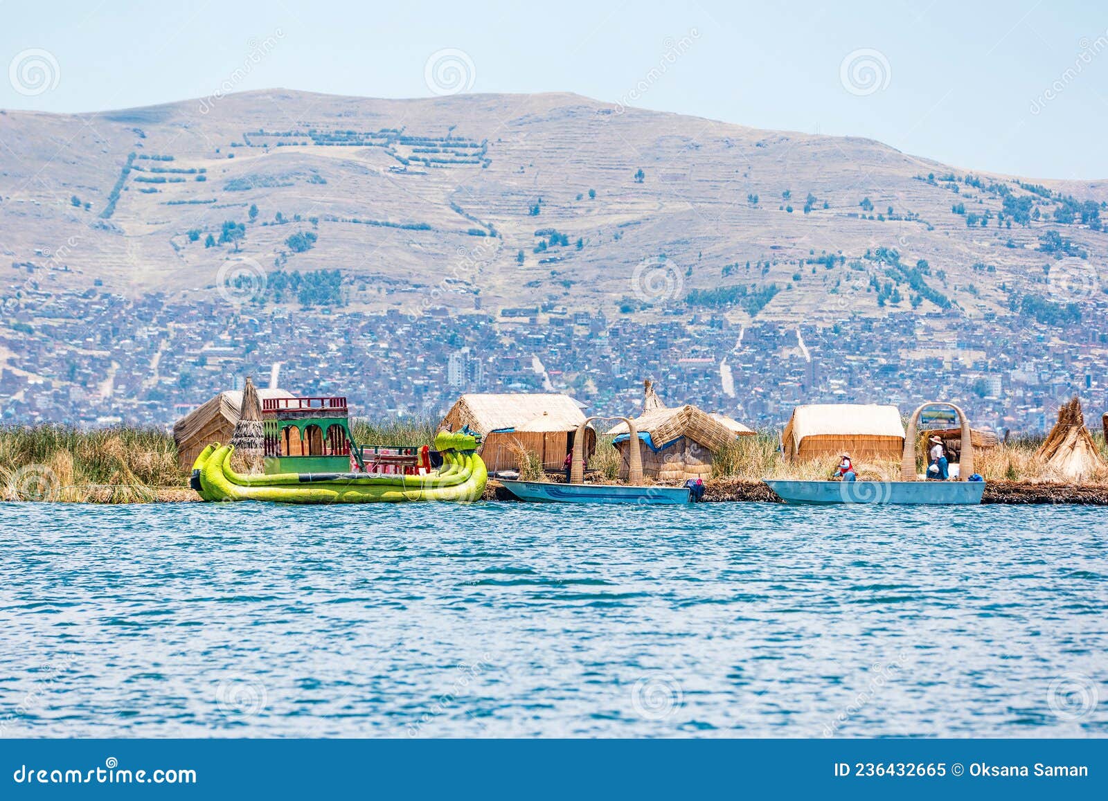 Ilhas De Uros Flutuantes No Lago Titicaca Em Peru Imagem de Stock ...