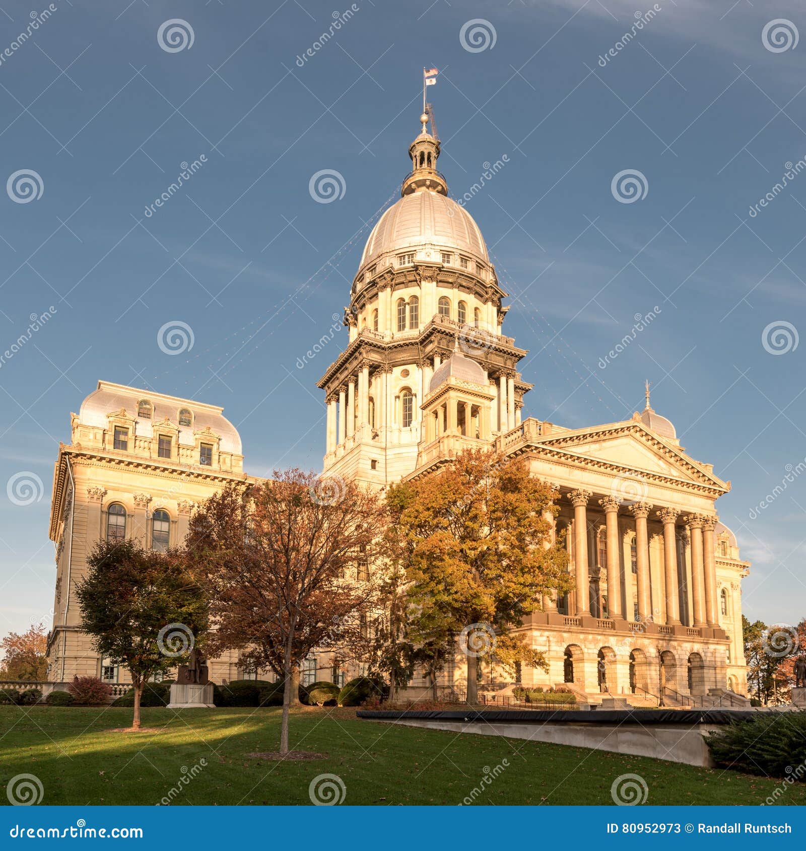 Illinois State Capitol stock image. Image of trees, foliage - 80952973
